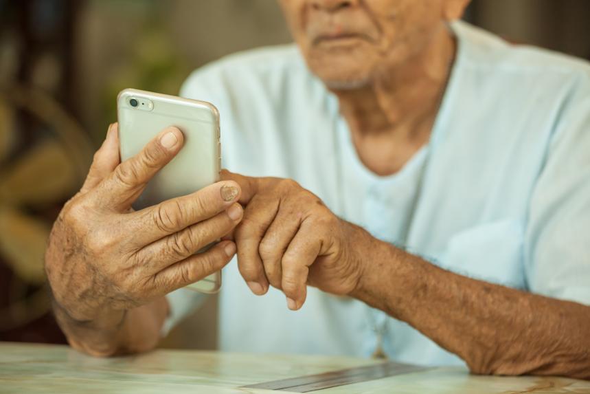 Smartphones Sales Boom With Older People