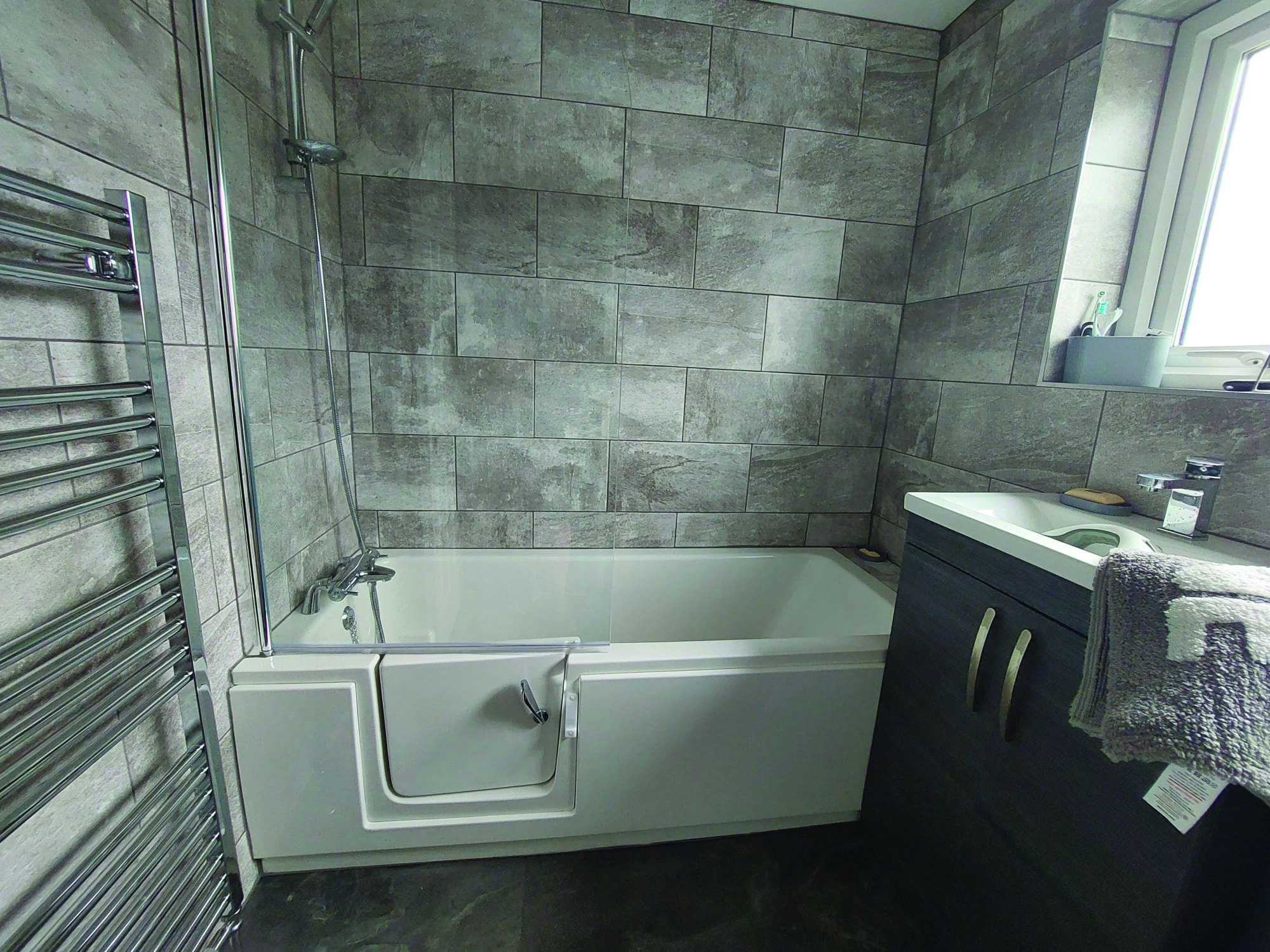 Walk in baths | Accessible Mobility Baths | Age UK Trading